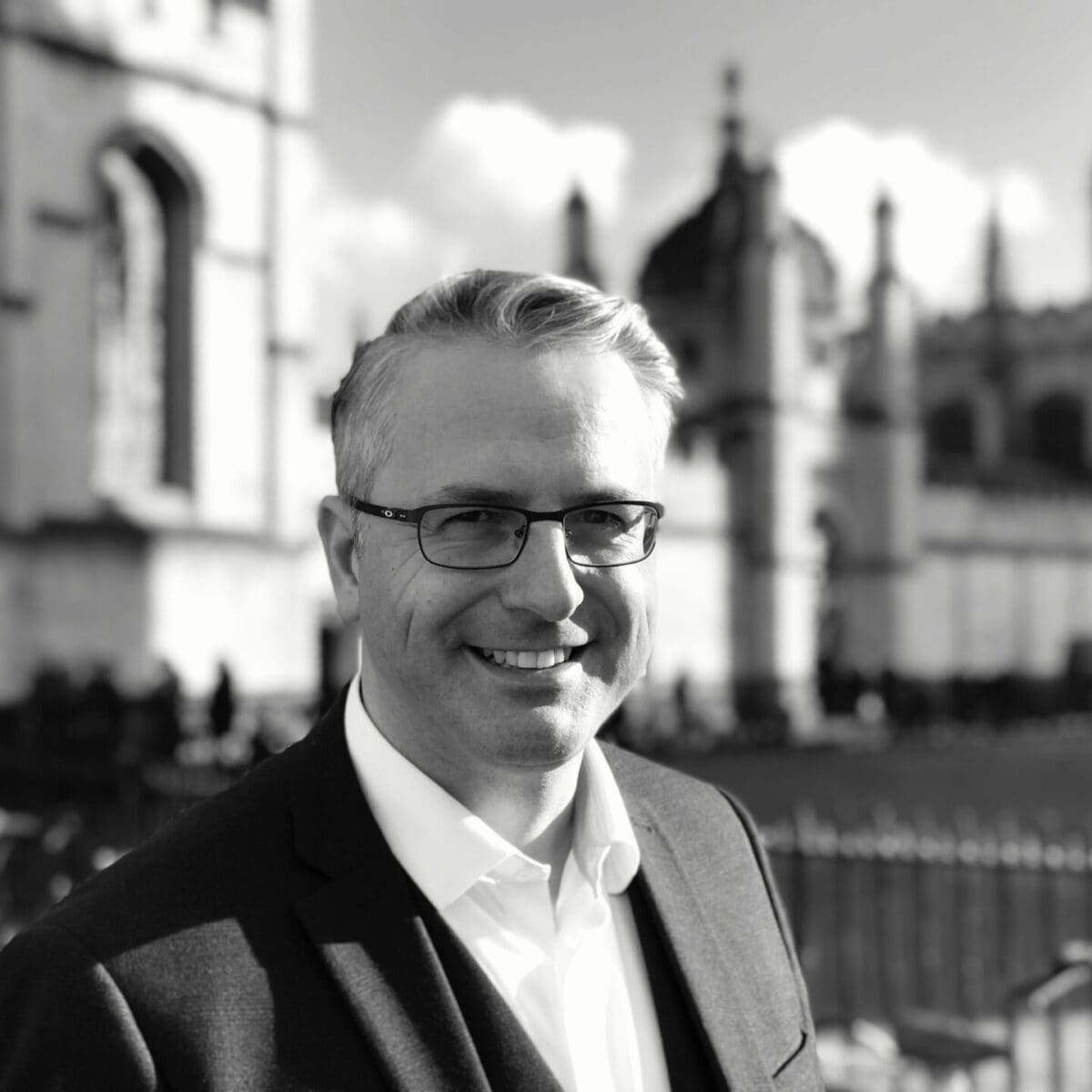 (Summit Replay) Ai-Da, presenting the world's first ultra-realistic ...